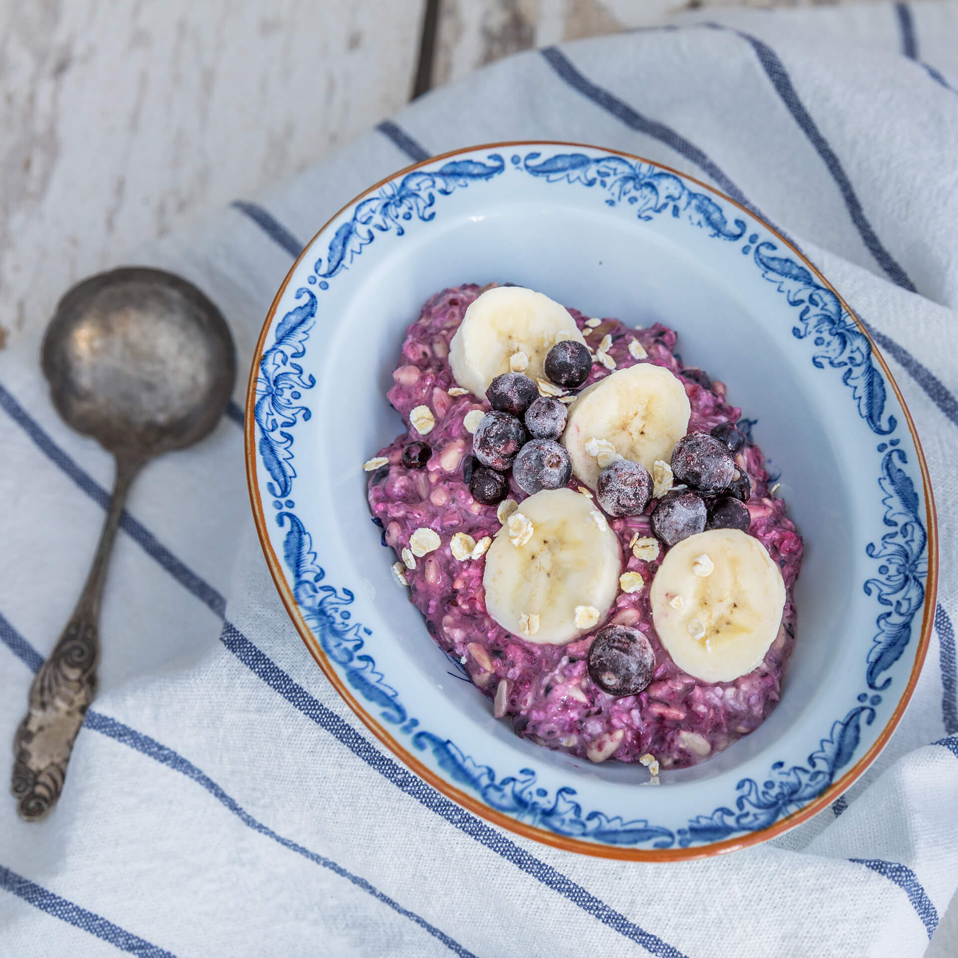 SteviaSweet | Raw blackcurrant porridge