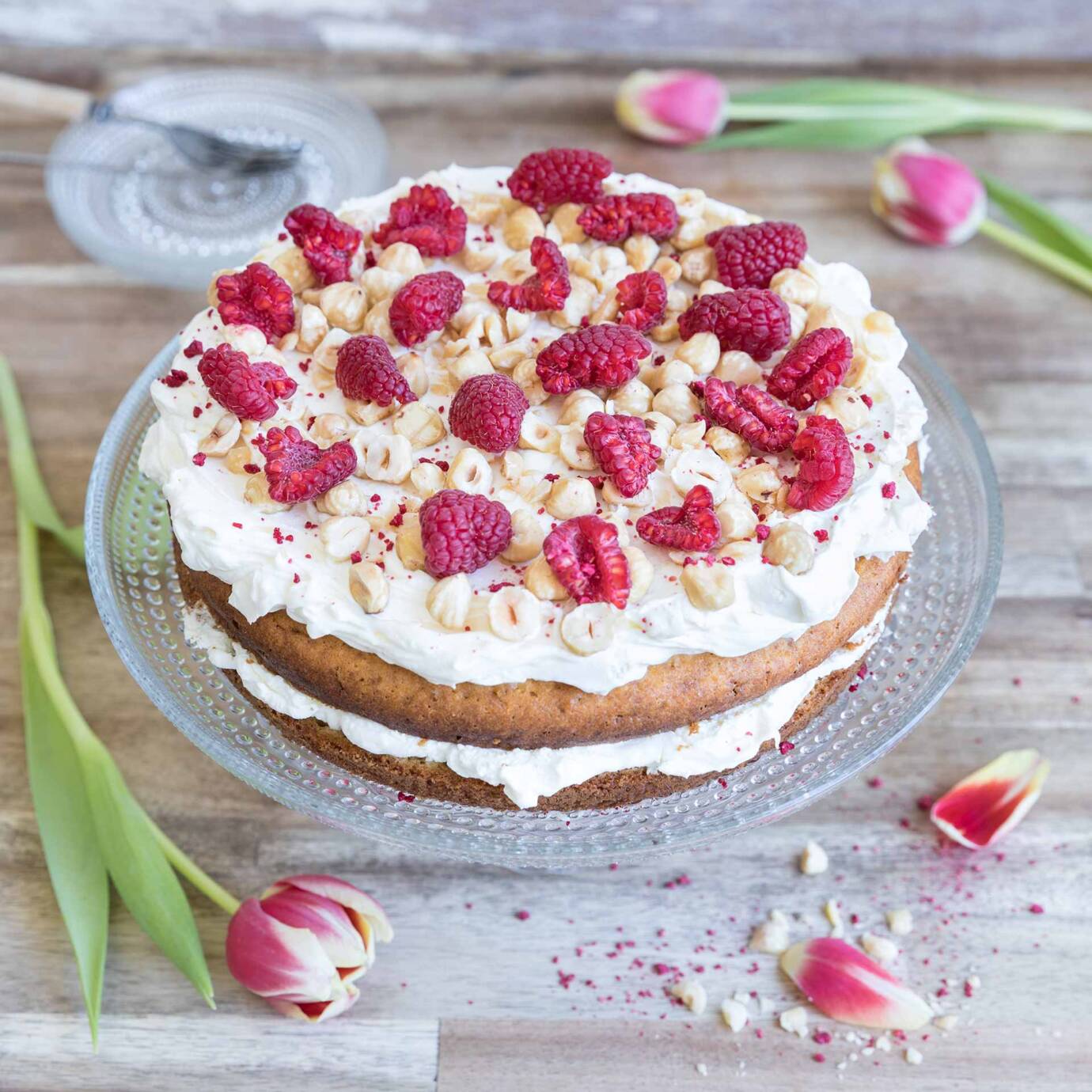 SteviaSweet | Lemon-raspberry and hazelnut cake